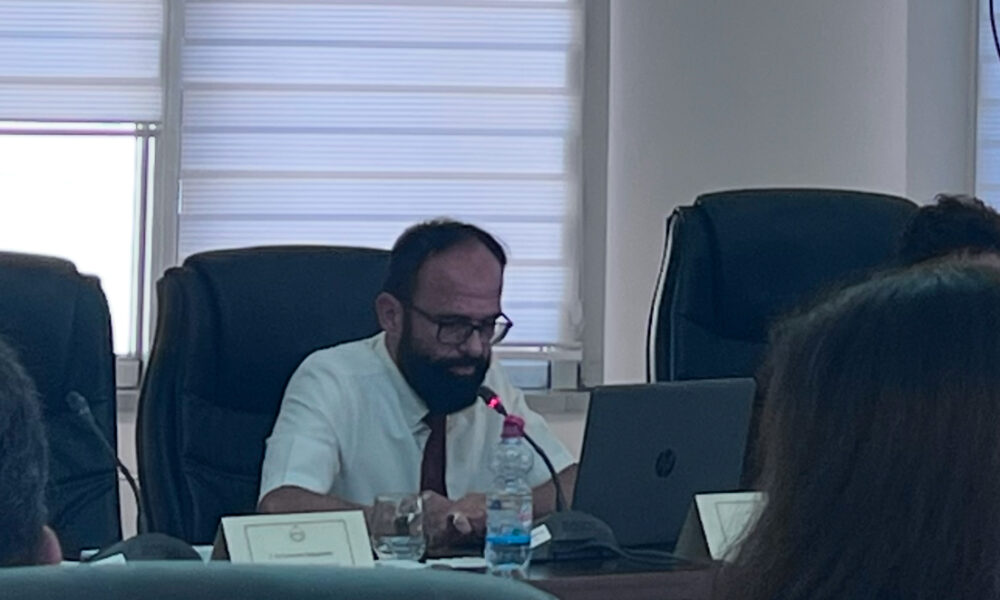 Profesori Jeton Shasivari thyen akullin: Për herë të parë në histori ...
